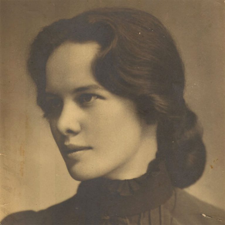 1876-1905: Early Life – Elisabeth Freeman